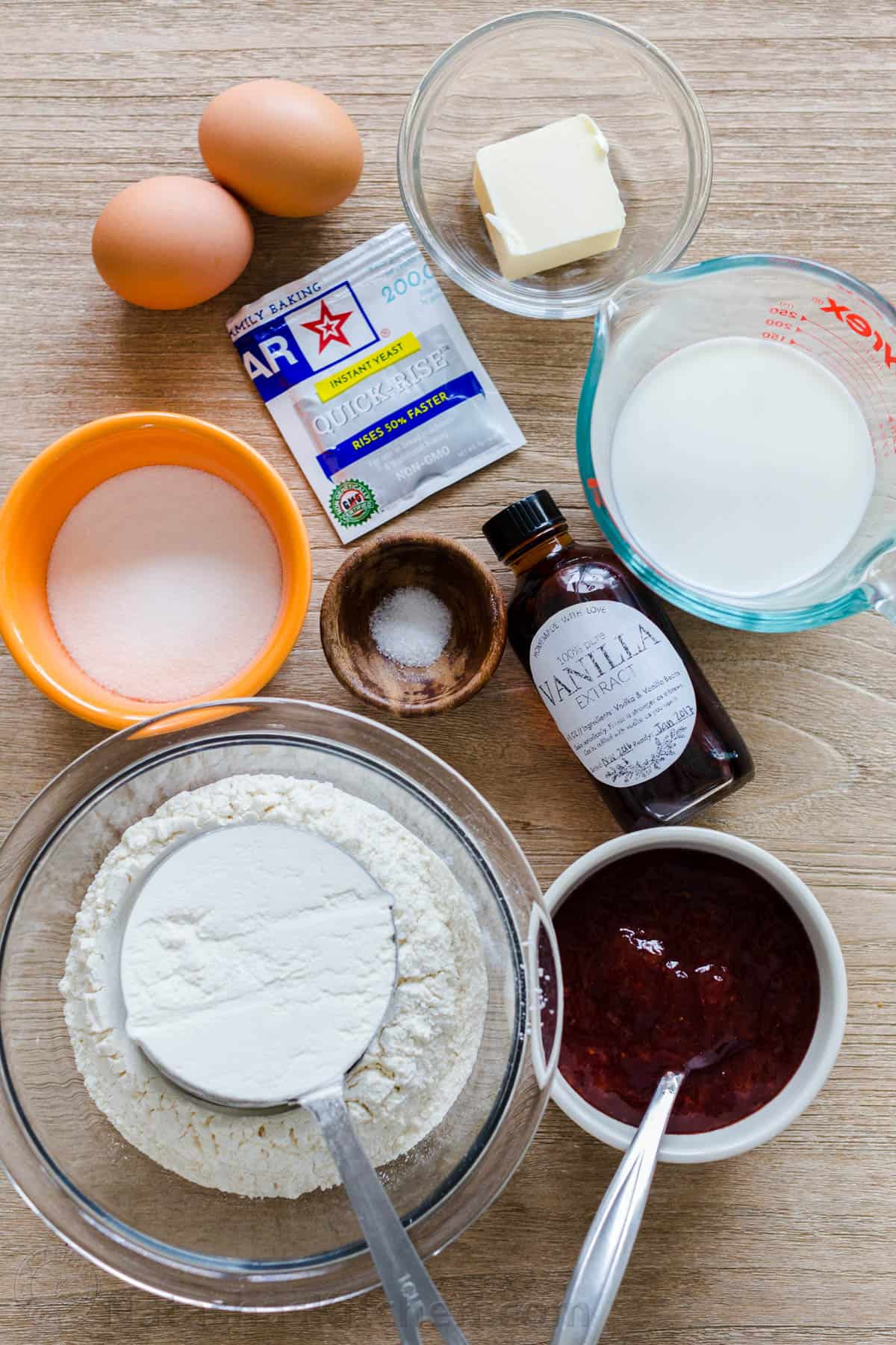 Baked Donuts Filled with Jelly (VIDEO) - NatashasKitchen.com