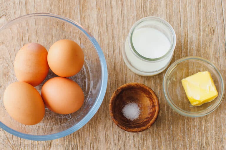 How to Make Scrambled Eggs (VIDEO) - NatashasKitchen.com